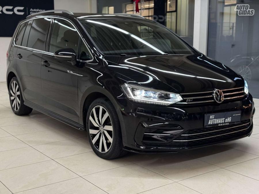 Black Volkswagen Touran 2018 in Kaunas, with an engine capacity of 2.00 L and mileage of 86 thousand km for 25428 €, photo 3 on AUTOMOTO.COM.LV
