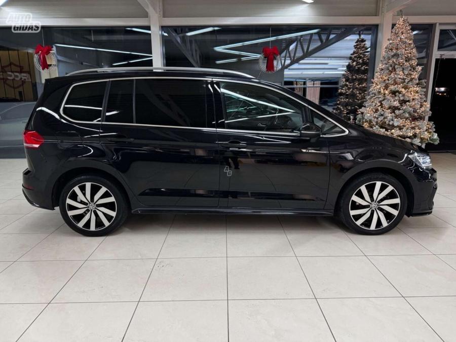 Black Volkswagen Touran 2018 in Kaunas, with an engine capacity of 2.00 L and mileage of 86 thousand km for 25428 €, photo 4 on AUTOMOTO.COM.LV