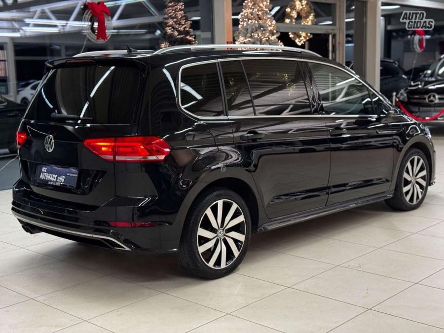 Black Volkswagen Touran 2018 in Kaunas, with an engine capacity of 2.00 L and mileage of 86 thousand km for 25428 €, photo 6 on AUTOMOTO.COM.LV