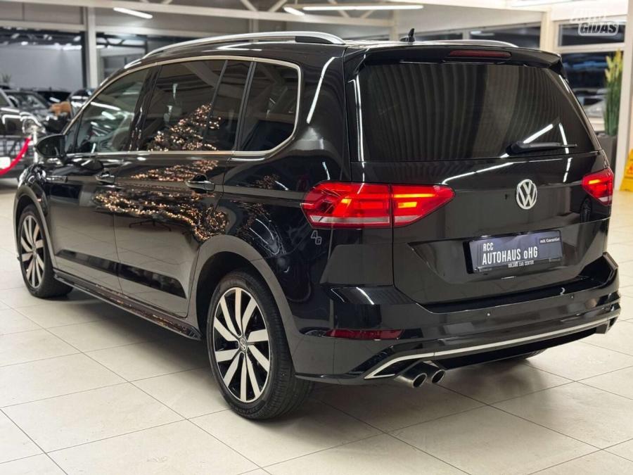 Black Volkswagen Touran 2018 in Kaunas, with an engine capacity of 2.00 L and mileage of 86 thousand km for 25428 €, photo 8 on AUTOMOTO.COM.LV