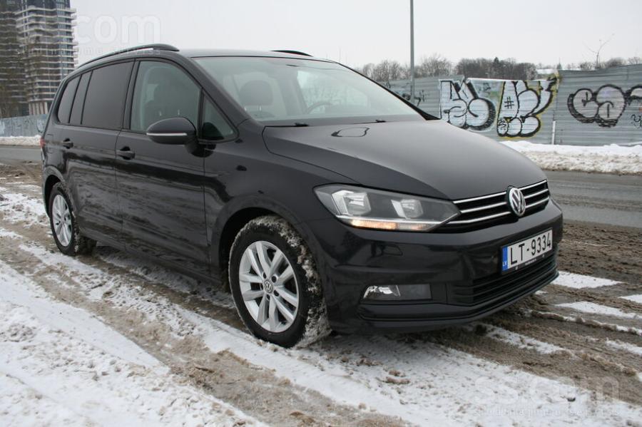 Black Volkswagen Touran 2018 in Riga, with an engine capacity of 1.50 L and mileage of 289 thousand km for 12000 €, photo 2 on AUTOMOTO.COM.LV