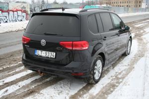 Black Volkswagen Touran 2018 in Riga, with an engine capacity of 1.50 L and mileage of 289 thousand km for 12000 €, photo 3 on AUTOMOTO.COM.LV