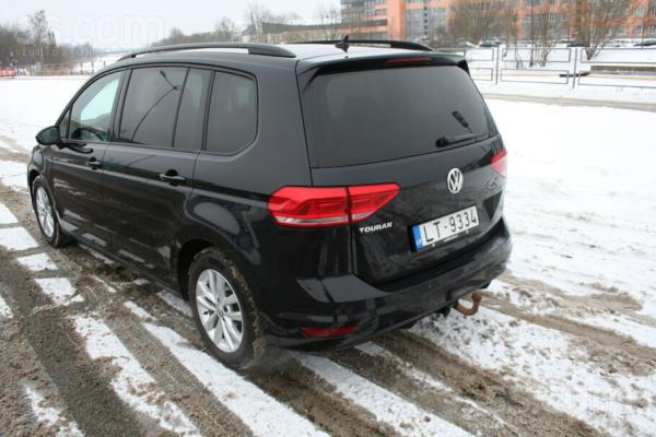 Melns Volkswagen Touran 2018 Rīga, ar dzinēja tilpumu 1.50 L un nobraukumu 289 tūkst. km par 12000 €, foto 4 vietnē AUTOMOTO.COM.LV