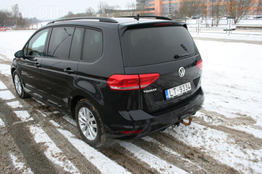 Black Volkswagen Touran 2018 in Riga, with an engine capacity of 1.50 L and mileage of 289 thousand km for 12000 €, photo 4 on AUTOMOTO.COM.LV