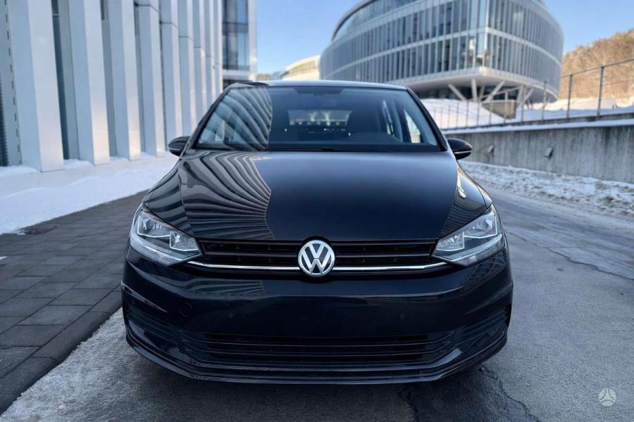 Melns Volkswagen Touran 2018 Viļņa, ar dzinēja tilpumu 1.60 L un nobraukumu 203 tūkst. km par 11990 €, foto 2 vietnē AUTOMOTO.COM.LV