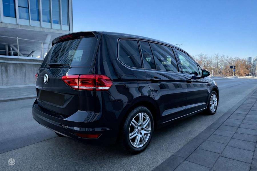 Melns Volkswagen Touran 2018 Viļņa, ar dzinēja tilpumu 1.60 L un nobraukumu 203 tūkst. km par 11990 €, foto 5 vietnē AUTOMOTO.COM.LV