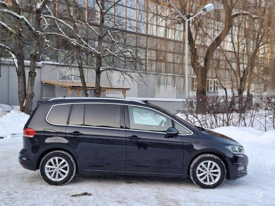 Melns Volkswagen Touran 2018 Viļņa, ar dzinēja tilpumu 1.40 L un nobraukumu 249 tūkst. km par 10900 €, foto 7 vietnē AUTOMOTO.COM.LV
