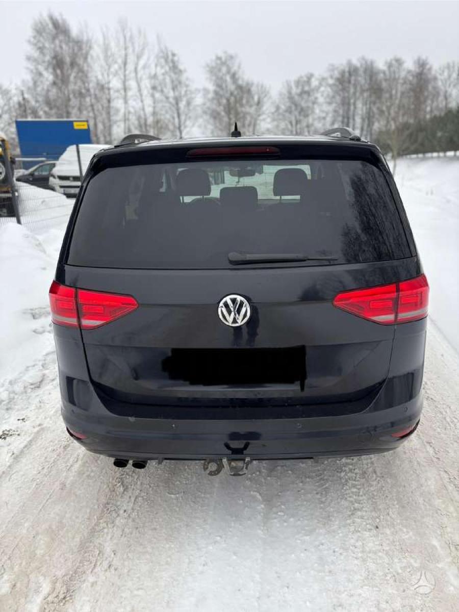 Melns Volkswagen Touran 2018 Tauragė, ar dzinēja tilpumu 1.97 L un nobraukumu 323 tūkst. km par 6300 €, foto 8 vietnē AUTOMOTO.COM.LV