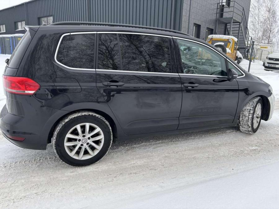 Melns Volkswagen Touran 2018 Tauragė, ar dzinēja tilpumu 1.97 L un nobraukumu 323 tūkst. km par 6300 €, foto 9 vietnē AUTOMOTO.COM.LV
