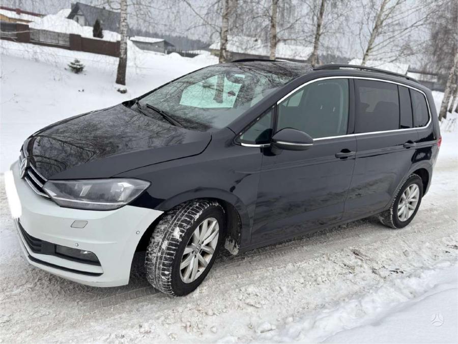 Melns Volkswagen Touran 2018 Tauragė, ar dzinēja tilpumu 1.97 L un nobraukumu 323 tūkst. km par 6300 €, foto 13 vietnē AUTOMOTO.COM.LV