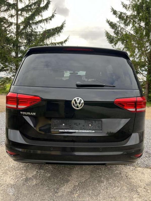 Black Volkswagen Touran 2018 in Kaunas, with an engine capacity of 1.60 L and mileage of 191 thousand km for 6850 €, photo 7 on AUTOMOTO.COM.LV