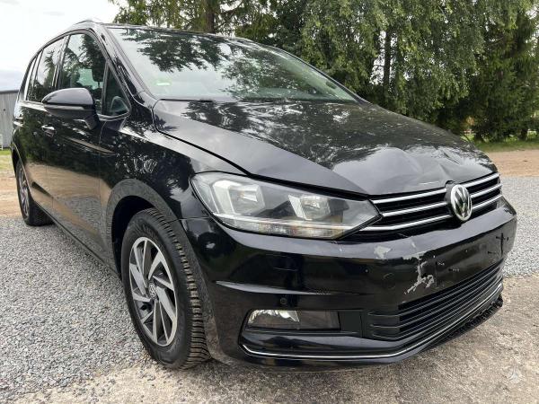Black Volkswagen Touran 2018 in Kaunas, with an engine capacity of 1.60 L and mileage of 191 thousand km for 6850 €, photo 10 on AUTOMOTO.COM.LV