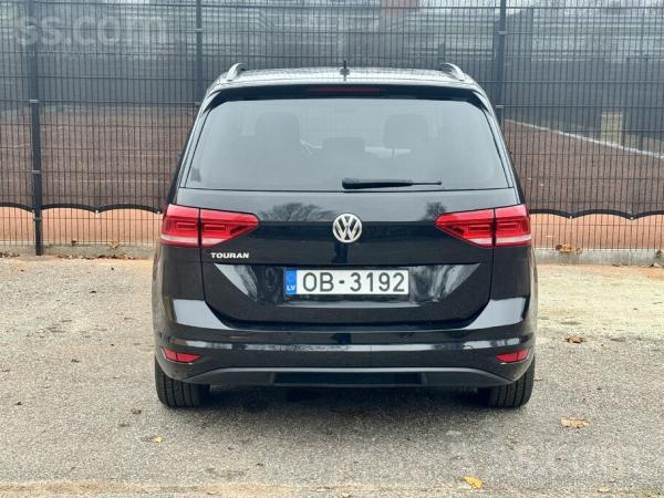 Black Volkswagen Touran 2019 in Riga, with an engine capacity of 1.50 L and mileage of 110 thousand km for 17900 €, photo 4 on AUTOMOTO.COM.LV