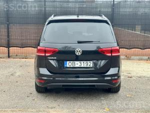 Black Volkswagen Touran 2019 in Riga, with an engine capacity of 1.50 L and mileage of 110 thousand km for 17900 €, photo 4 on AUTOMOTO.COM.LV