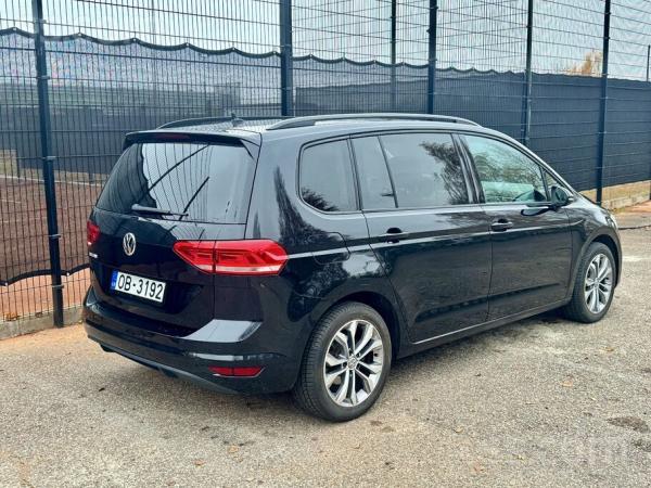 Black Volkswagen Touran 2019 in Riga, with an engine capacity of 1.50 L and mileage of 110 thousand km for 17900 €, photo 5 on AUTOMOTO.COM.LV