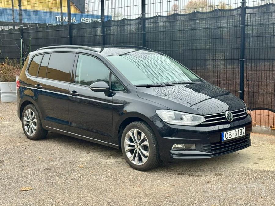 Black Volkswagen Touran 2019 in Riga, with an engine capacity of 1.50 L and mileage of 110 thousand km for 17900 €, photo 7 on AUTOMOTO.COM.LV