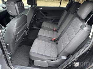 Black Volkswagen Touran 2019 in Riga, with an engine capacity of 1.50 L and mileage of 110 thousand km for 17900 €, photo 13 on AUTOMOTO.COM.LV
