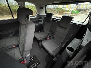 Black Volkswagen Touran 2019 in Riga, with an engine capacity of 1.50 L and mileage of 110 thousand km for 17900 €, photo 14 on AUTOMOTO.COM.LV