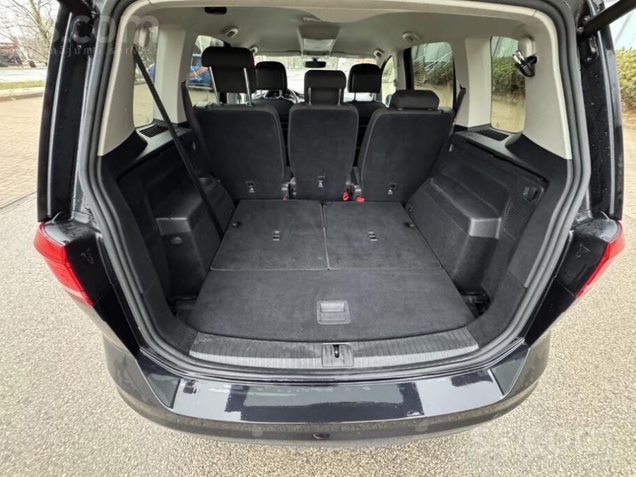Black Volkswagen Touran 2019 in Riga, with an engine capacity of 1.50 L and mileage of 110 thousand km for 17900 €, photo 16 on AUTOMOTO.COM.LV