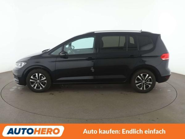 Black Volkswagen Touran 2019 in Kaunas, with an engine capacity of 1.60 L and mileage of 87 thousand km for 23317 €, photo 3 on AUTOMOTO.COM.LV