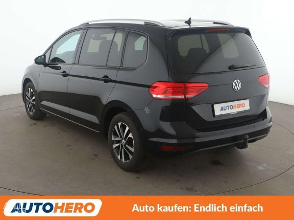 Black Volkswagen Touran 2019 in Kaunas, with an engine capacity of 1.60 L and mileage of 87 thousand km for 23317 €, photo 4 on AUTOMOTO.COM.LV