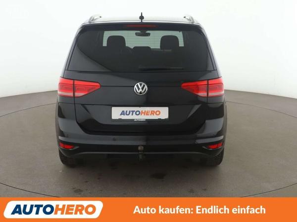 Black Volkswagen Touran 2019 in Kaunas, with an engine capacity of 1.60 L and mileage of 87 thousand km for 23317 €, photo 5 on AUTOMOTO.COM.LV