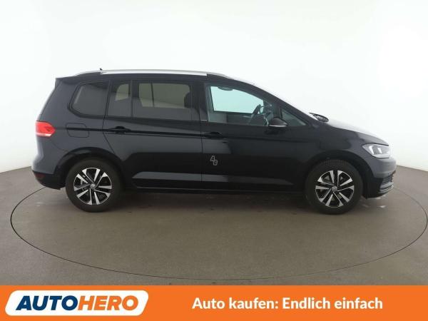 Black Volkswagen Touran 2019 in Kaunas, with an engine capacity of 1.60 L and mileage of 87 thousand km for 23317 €, photo 7 on AUTOMOTO.COM.LV