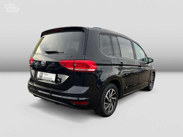 Black Volkswagen Touran 2019 in Kaunas, with an engine capacity of 1.50 L and mileage of 88 thousand km for 24388 €, photo 4 on AUTOMOTO.COM.LV