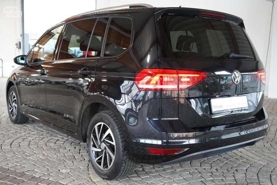 Melns Volkswagen Touran 2019 Kauņa, ar dzinēja tilpumu 1.50 L un nobraukumu 71 tūkst. km par 28570 €, foto 2 vietnē AUTOMOTO.COM.LV