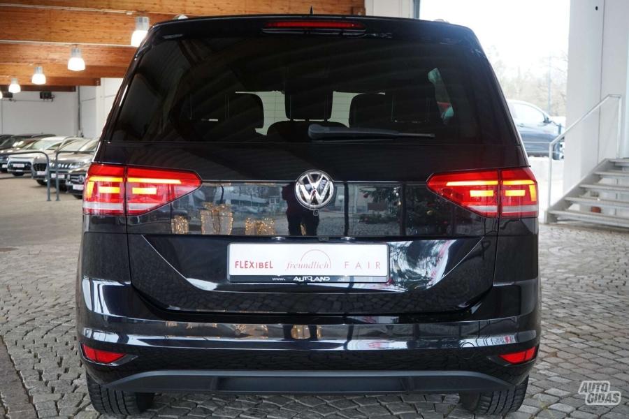 Melns Volkswagen Touran 2019 Kauņa, ar dzinēja tilpumu 1.50 L un nobraukumu 71 tūkst. km par 28570 €, foto 3 vietnē AUTOMOTO.COM.LV