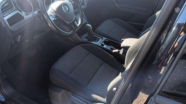 Melns Volkswagen Touran 2019 Tauragė, ar dzinēja tilpumu 1.97 L un nobraukumu 237 tūkst. km par 9400 €, foto 5 vietnē AUTOMOTO.COM.LV
