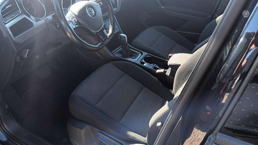 Melns Volkswagen Touran 2019 Tauragė, ar dzinēja tilpumu 1.97 L un nobraukumu 237 tūkst. km par 9400 €, foto 6 vietnē AUTOMOTO.COM.LV