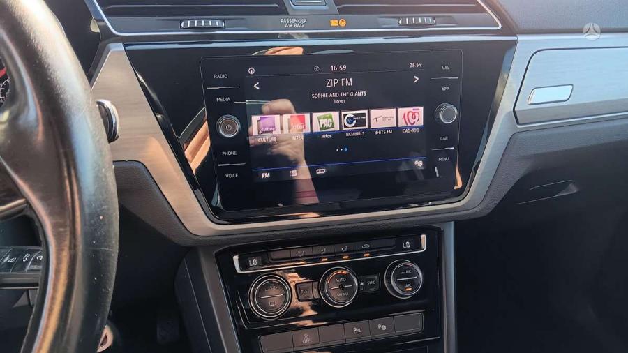 Melns Volkswagen Touran 2019 Tauragė, ar dzinēja tilpumu 1.97 L un nobraukumu 237 tūkst. km par 9400 €, foto 13 vietnē AUTOMOTO.COM.LV