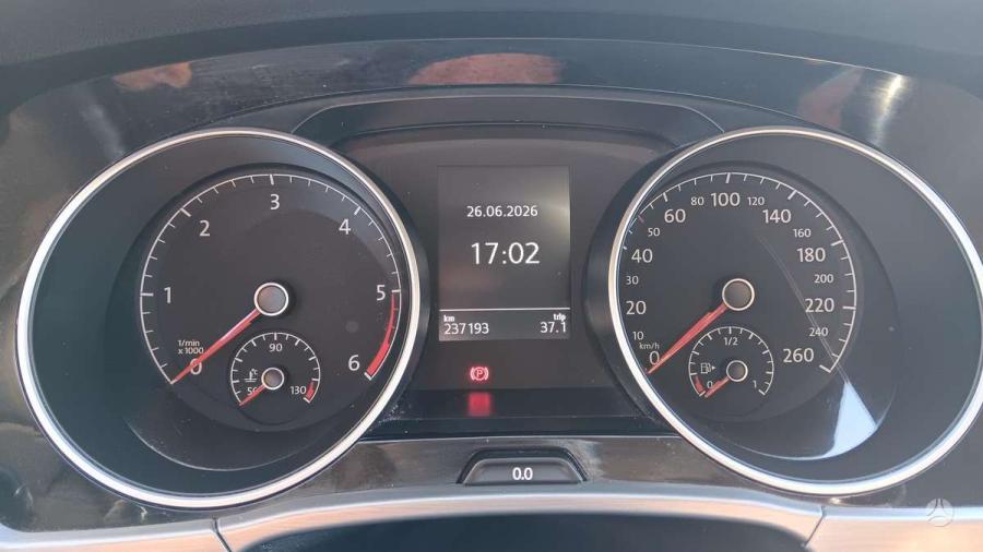 Melns Volkswagen Touran 2019 Tauragė, ar dzinēja tilpumu 1.97 L un nobraukumu 237 tūkst. km par 9400 €, foto 17 vietnē AUTOMOTO.COM.LV
