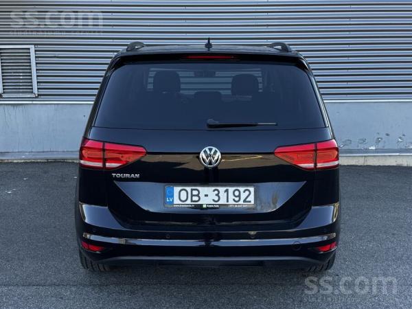 Черный Фольксваген Туран 2019 в Рига, объемом двигателя 1.50 л и пробегом 125 тыс. км за 18500 €, фото 5 на AUTOMOTO.COM.LV