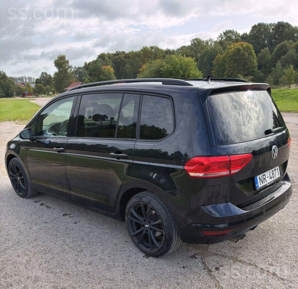 Black Volkswagen Touran 2019 in Tukums, with an engine capacity of 2.00 L and mileage of 323 thousand km for 11500 €, photo 4 on AUTOMOTO.COM.LV