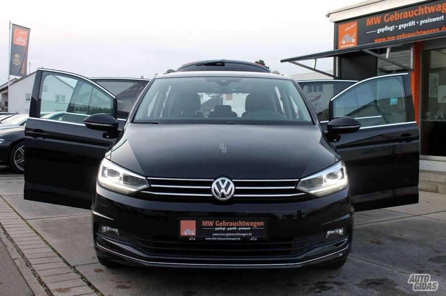Black Volkswagen Touran 2020 in Kaunas, with an engine capacity of 1.50 L and mileage of 73 thousand km for 27540 €, photo 4 on AUTOMOTO.COM.LV