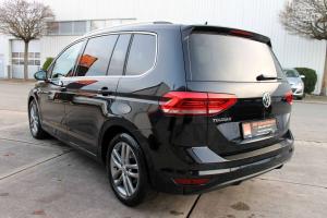 Black Volkswagen Touran 2020 in Kaunas, with an engine capacity of 1.50 L and mileage of 73 thousand km for 27540 €, photo 15 on AUTOMOTO.COM.LV