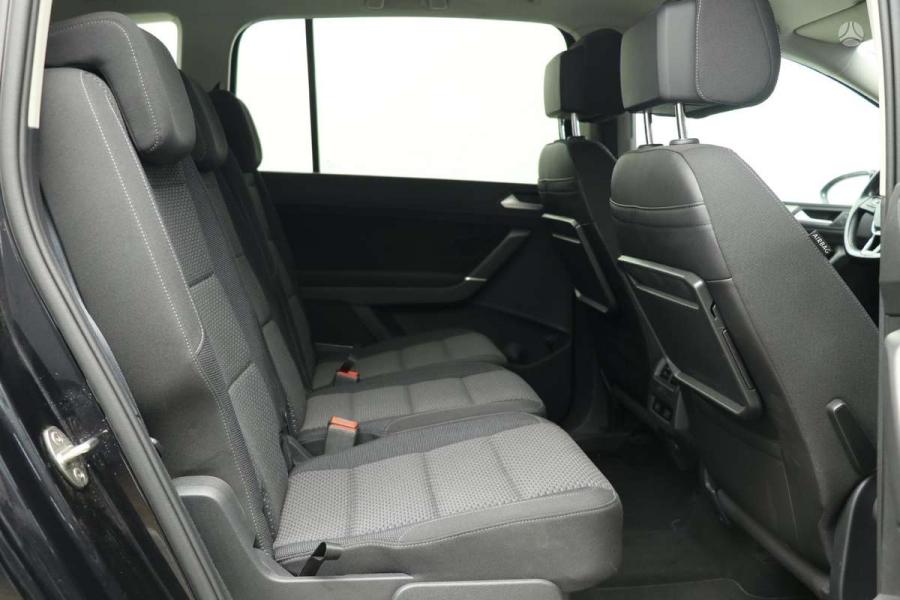 Black Volkswagen Touran 2020 in Vilnius, with an engine capacity of 1.97 L and mileage of 163 thousand km for 16390 €, photo 11 on AUTOMOTO.COM.LV