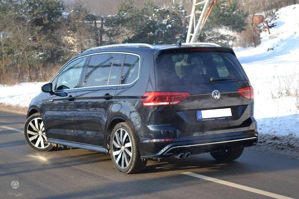 Black Volkswagen Touran 2020 in Kaunas, with an engine capacity of 1.97 L and mileage of 92 thousand km for 17900 €, photo 2 on AUTOMOTO.COM.LV