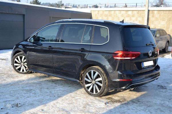 Black Volkswagen Touran 2020 in Kaunas, with an engine capacity of 1.97 L and mileage of 92 thousand km for 17900 €, photo 7 on AUTOMOTO.COM.LV