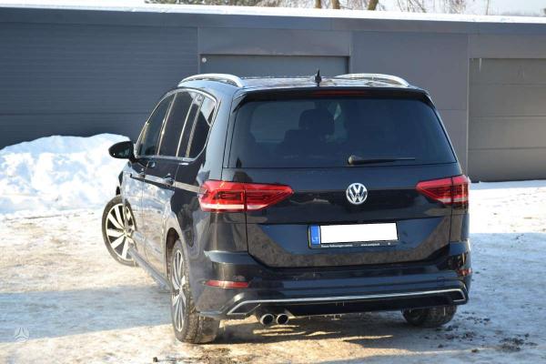 Black Volkswagen Touran 2020 in Kaunas, with an engine capacity of 1.97 L and mileage of 92 thousand km for 17900 €, photo 8 on AUTOMOTO.COM.LV
