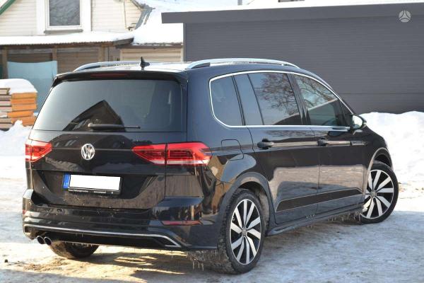 Black Volkswagen Touran 2020 in Kaunas, with an engine capacity of 1.97 L and mileage of 92 thousand km for 17900 €, photo 10 on AUTOMOTO.COM.LV