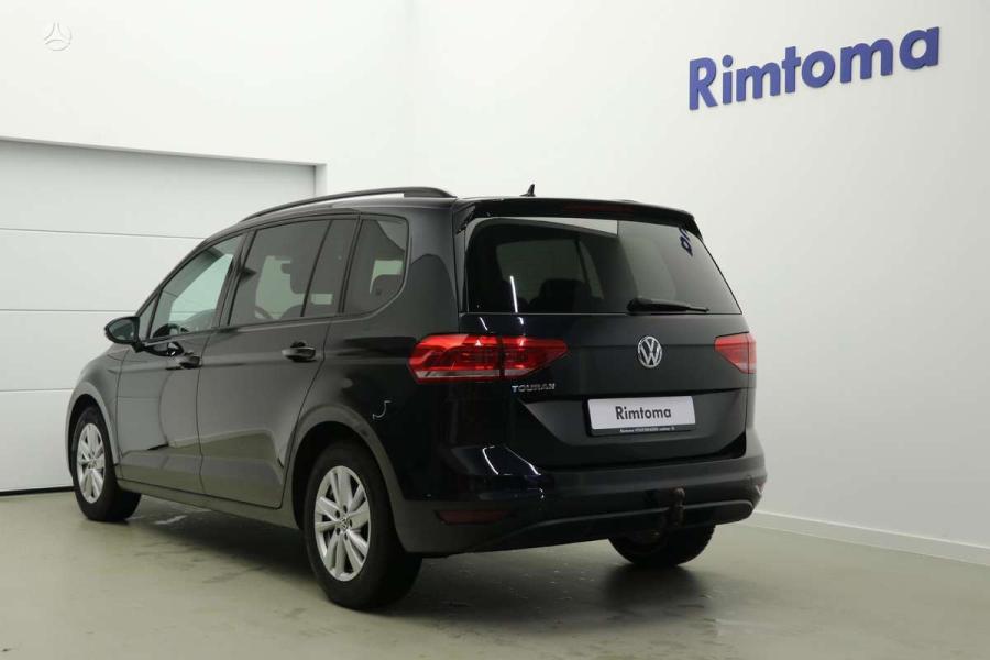Black Volkswagen Touran 2020 in Vilnius, with an engine capacity of 1.97 L and mileage of 163 thousand km for 16390 €, photo 2 on AUTOMOTO.COM.LV