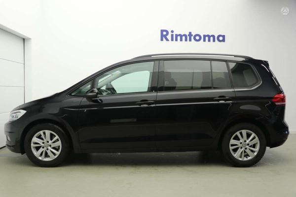 Black Volkswagen Touran 2020 in Vilnius, with an engine capacity of 1.97 L and mileage of 163 thousand km for 16390 €, photo 3 on AUTOMOTO.COM.LV