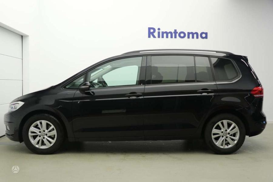 Black Volkswagen Touran 2020 in Vilnius, with an engine capacity of 1.97 L and mileage of 163 thousand km for 16390 €, photo 3 on AUTOMOTO.COM.LV