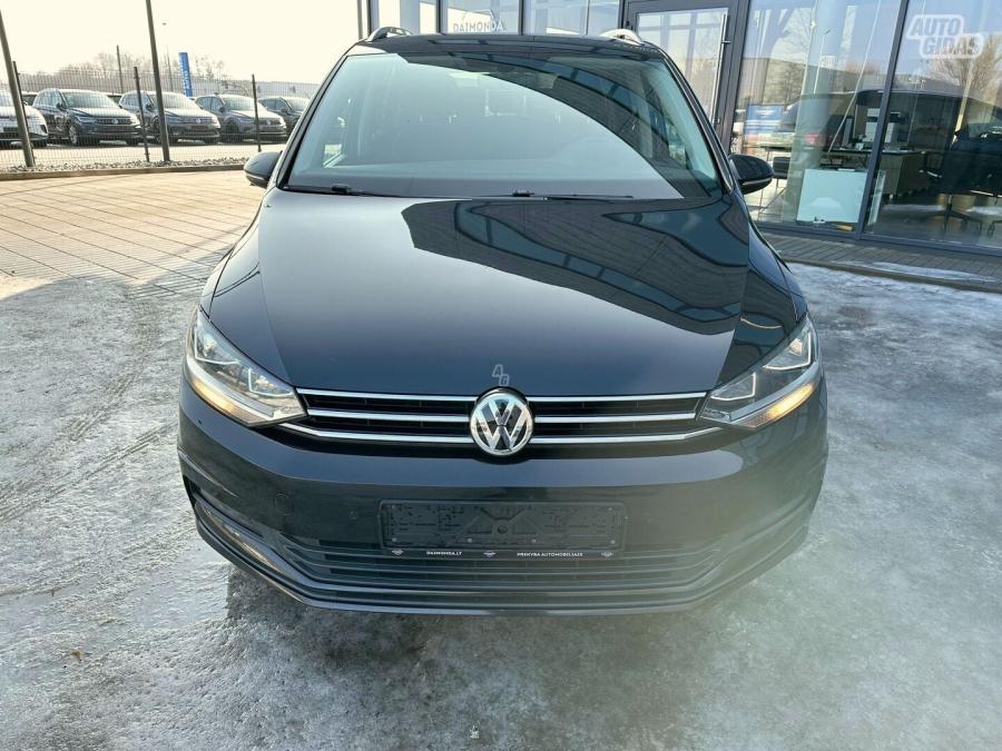 Black Volkswagen Touran 2020 in Kaunas, with an engine capacity of 1.50 L and mileage of 230 thousand km for 13500 €, photo 2 on AUTOMOTO.COM.LV