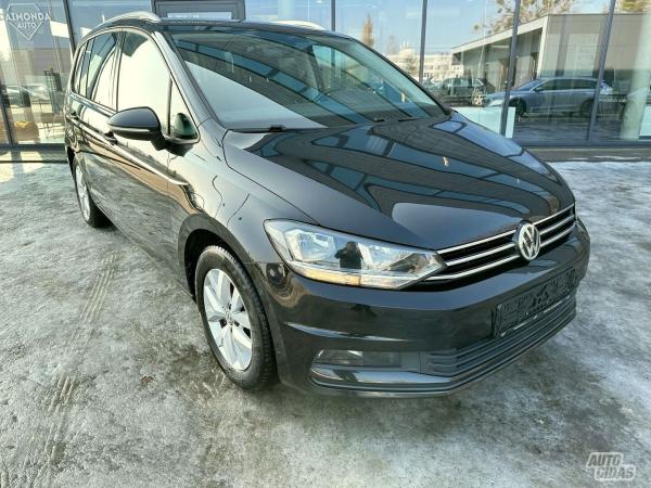 Black Volkswagen Touran 2020 in Kaunas, with an engine capacity of 1.50 L and mileage of 230 thousand km for 13500 €, photo 3 on AUTOMOTO.COM.LV