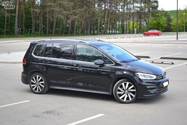 Black Volkswagen Touran 2020 in Kaunas, with an engine capacity of 2.00 L and mileage of 98 thousand km for 14995 €, photo 1 on AUTOMOTO.COM.LV