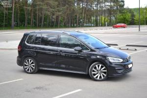 Melns Volkswagen Touran 2020 Kauņa, ar dzinēja tilpumu 2.00 L un nobraukumu 98 tūkst. km par 14995 €, foto  vietnē AUTOMOTO.COM.LV